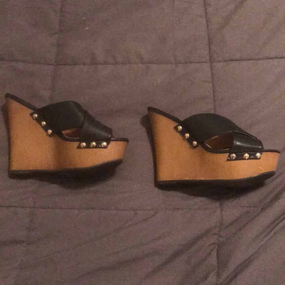 Shoes | Barely Worn Wedge | Poshmark